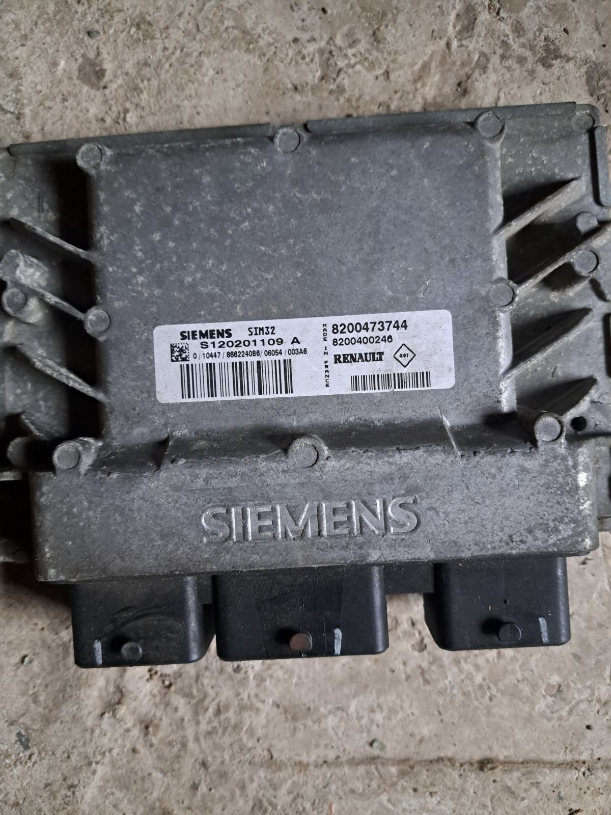 MOTORNI RAČUNALNIK ECU Renault Clio 1.2 SIM32