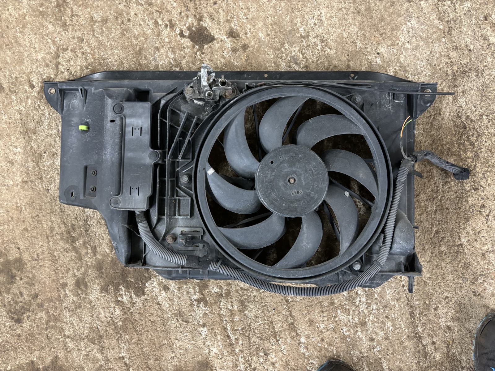 Peugeot 206 1.4 16v vezna stena zunanji ventilator