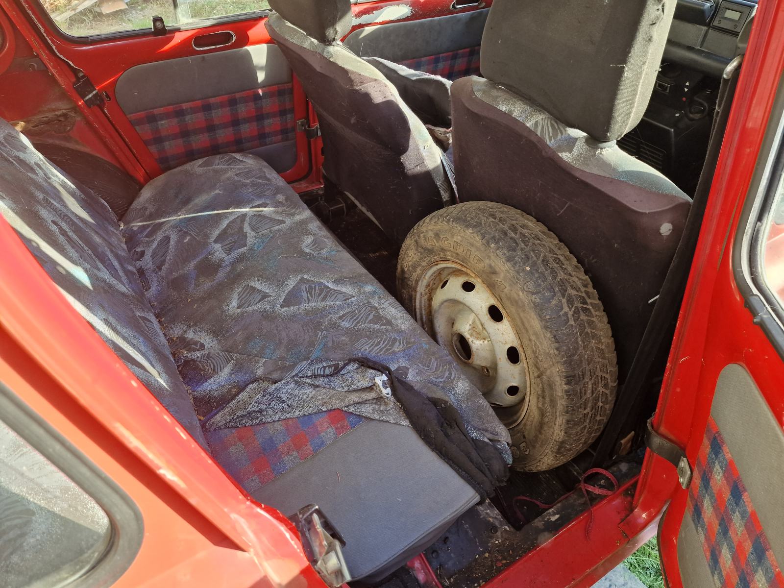 Renault 4, katrca po delih