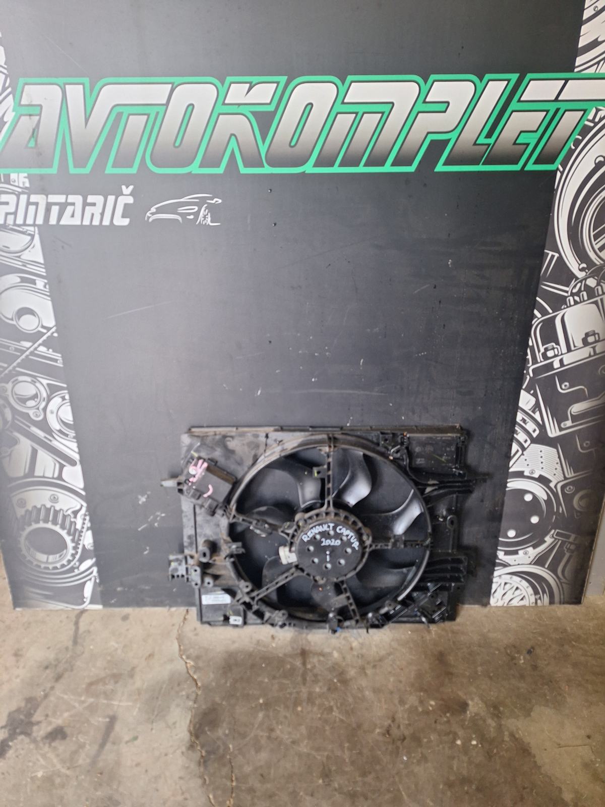 Renault Captur 2020 ventilator hladilnika 214810411R