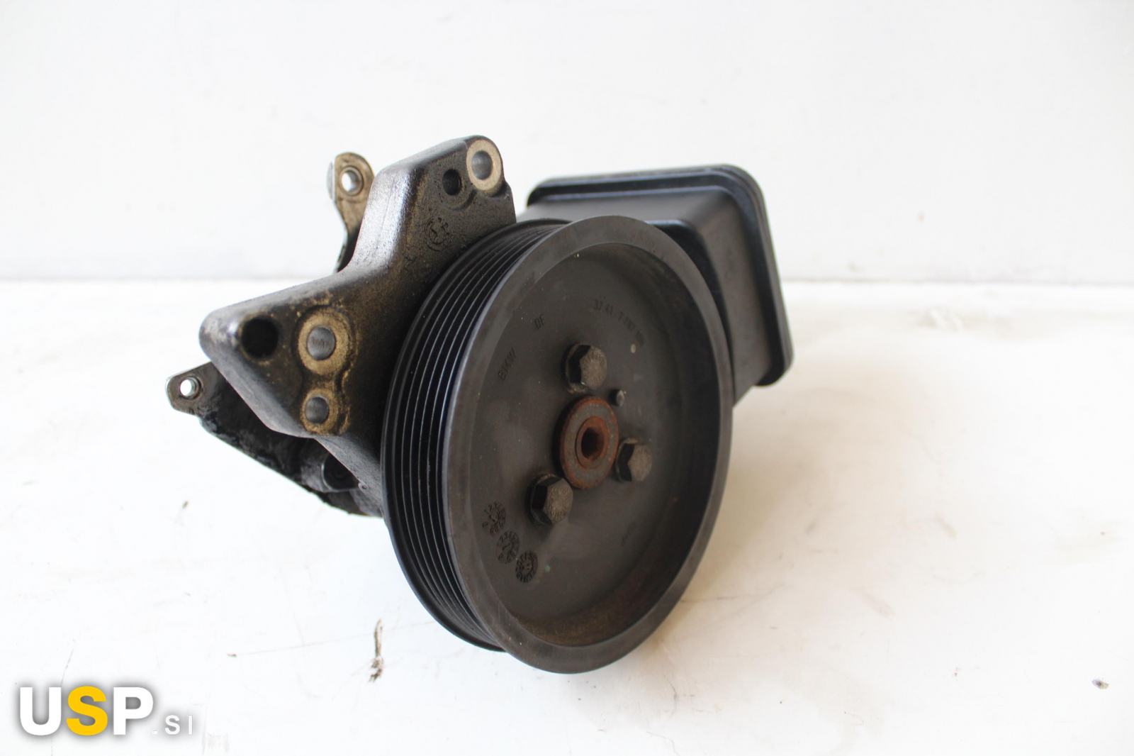 SERVO ČRPALKA Z JERMENICO BMW 320 2004