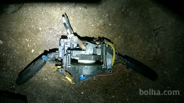 ventilator kab,stikala luči,žmigavci,števec,mazda 323 sedan