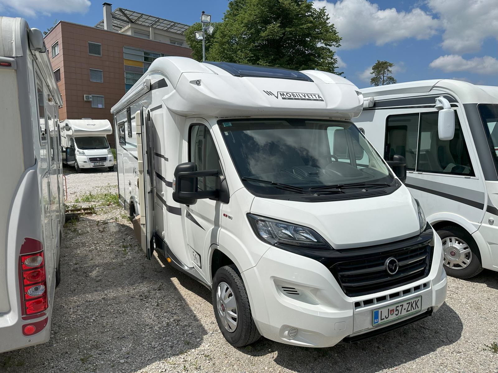 ODDAM AVTODOM V NAJEM