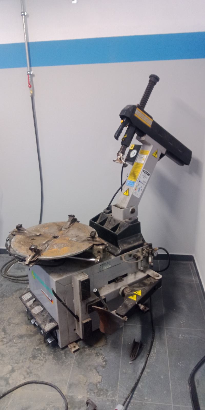 Montirni stroj beissbarth