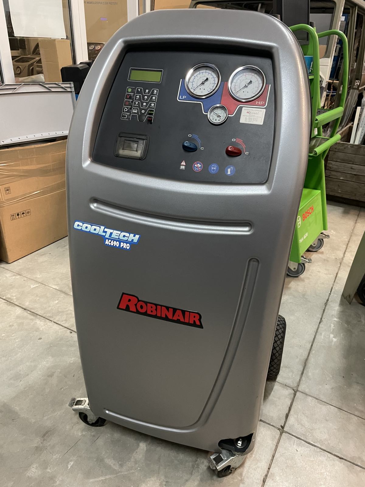Naprava za servisiranje klimatskih naprav Robinair AC 690 Pro