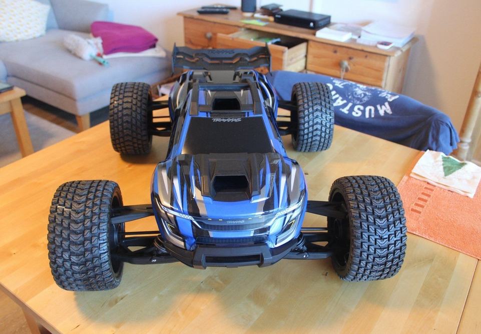 Traxxas XRT 8S 4WD RC Avto