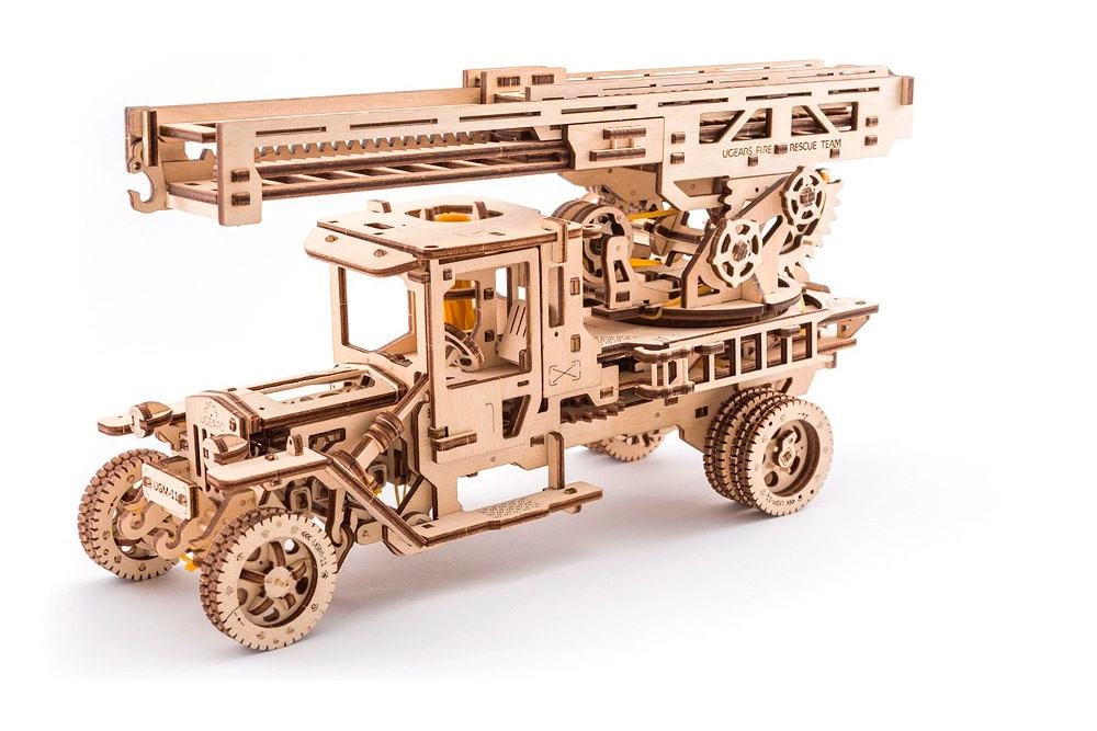 Leseni mehanski model za sestavljanje Gasilski avto Ugears