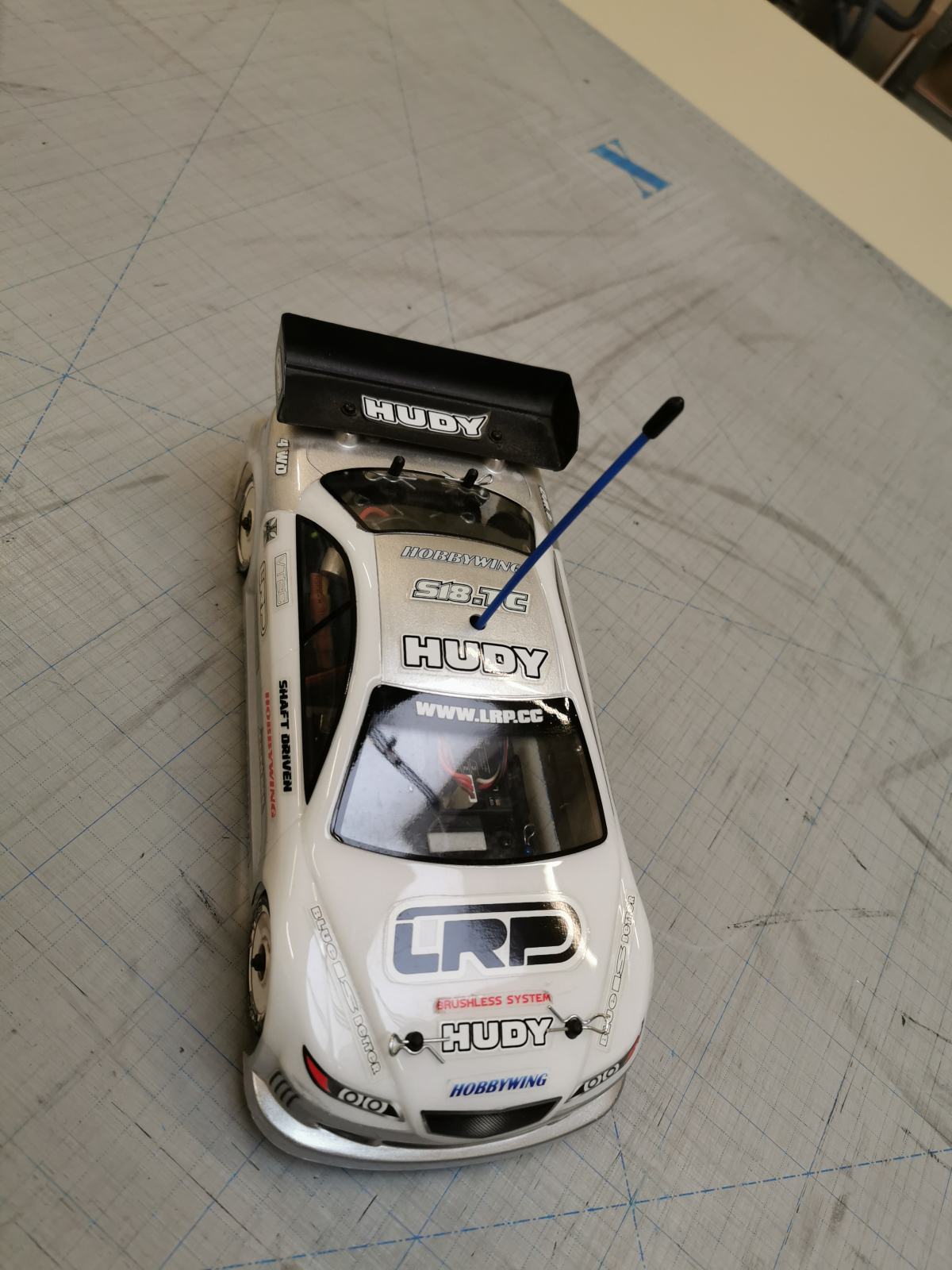 Model avtomobila Lrp s18.tc 1:18