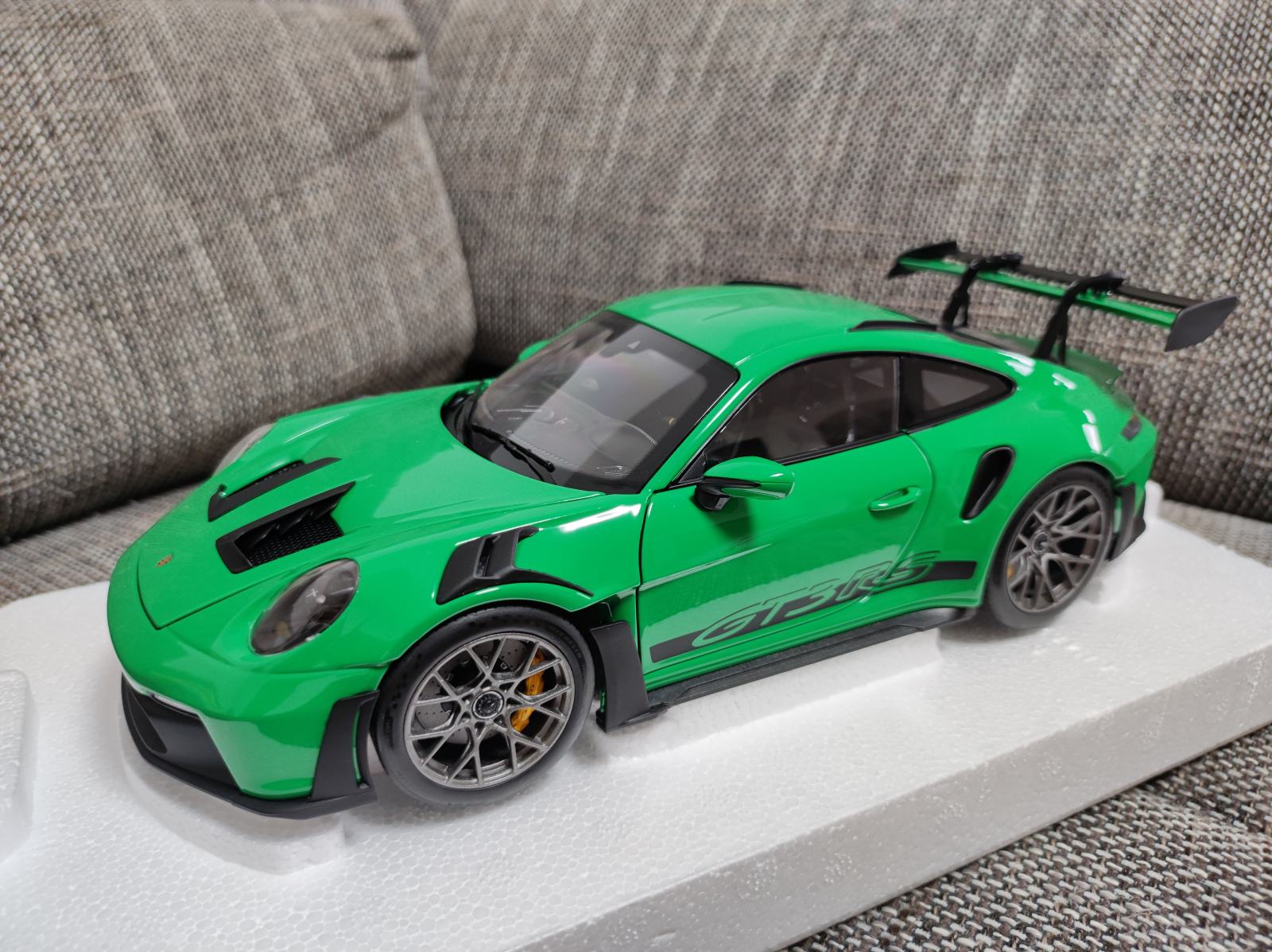 Porsche 911 992 GT3 RS Python Green NOREV 1:18 Dealer edition