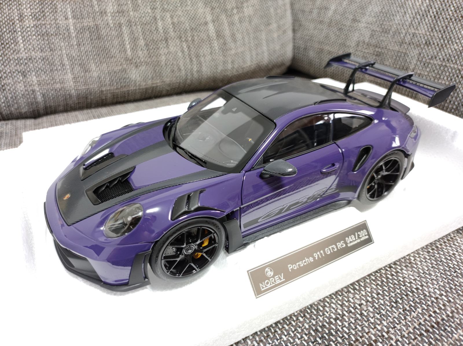 Porsche 911 992 GT3 RS Ultraviolet NOREV 1:18 Limited (048 of 300)