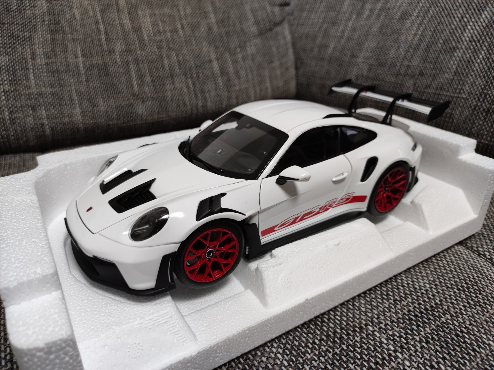 Porsche 911 992 GT3 RS White/Pyro Red NOREV 1:18