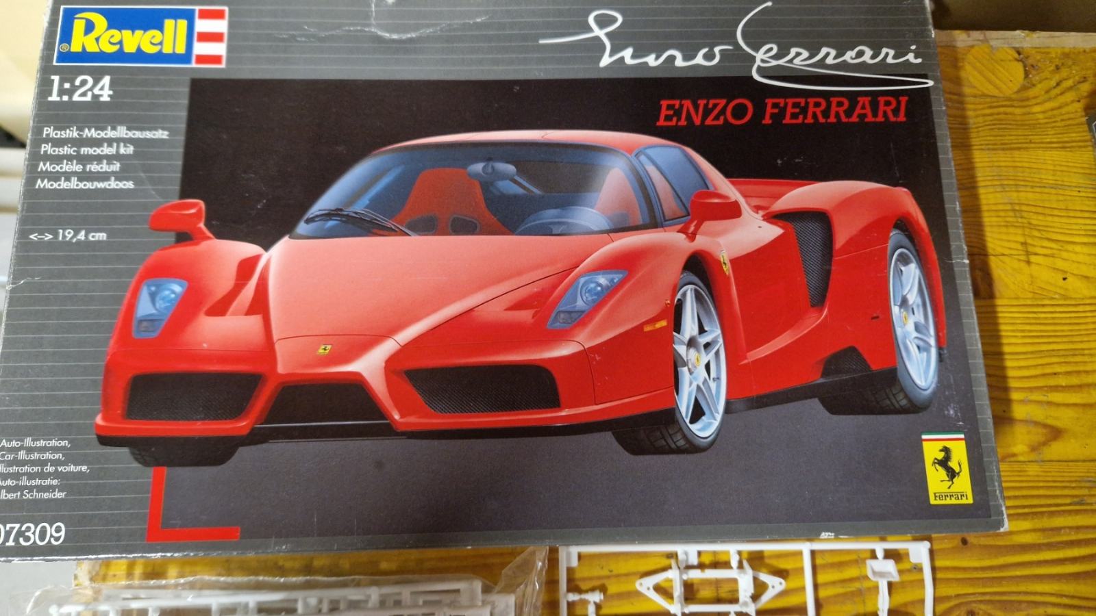 Revell 07309 Enzo Ferrari 1:24