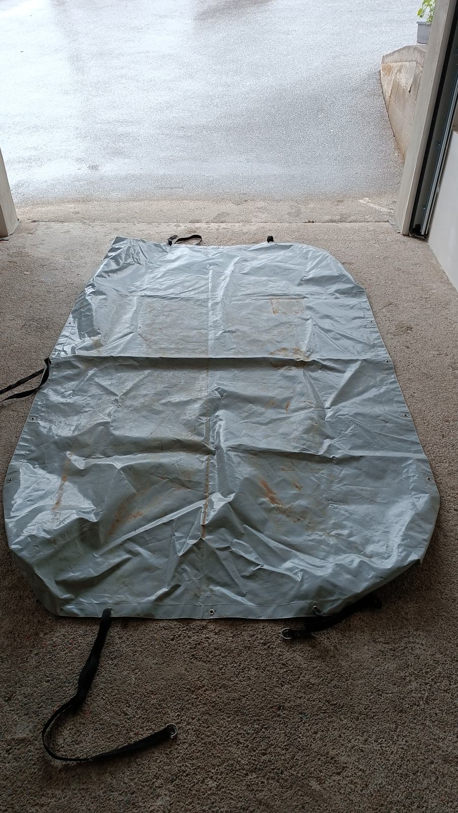 Ponjava za avtomobilsko prikolico