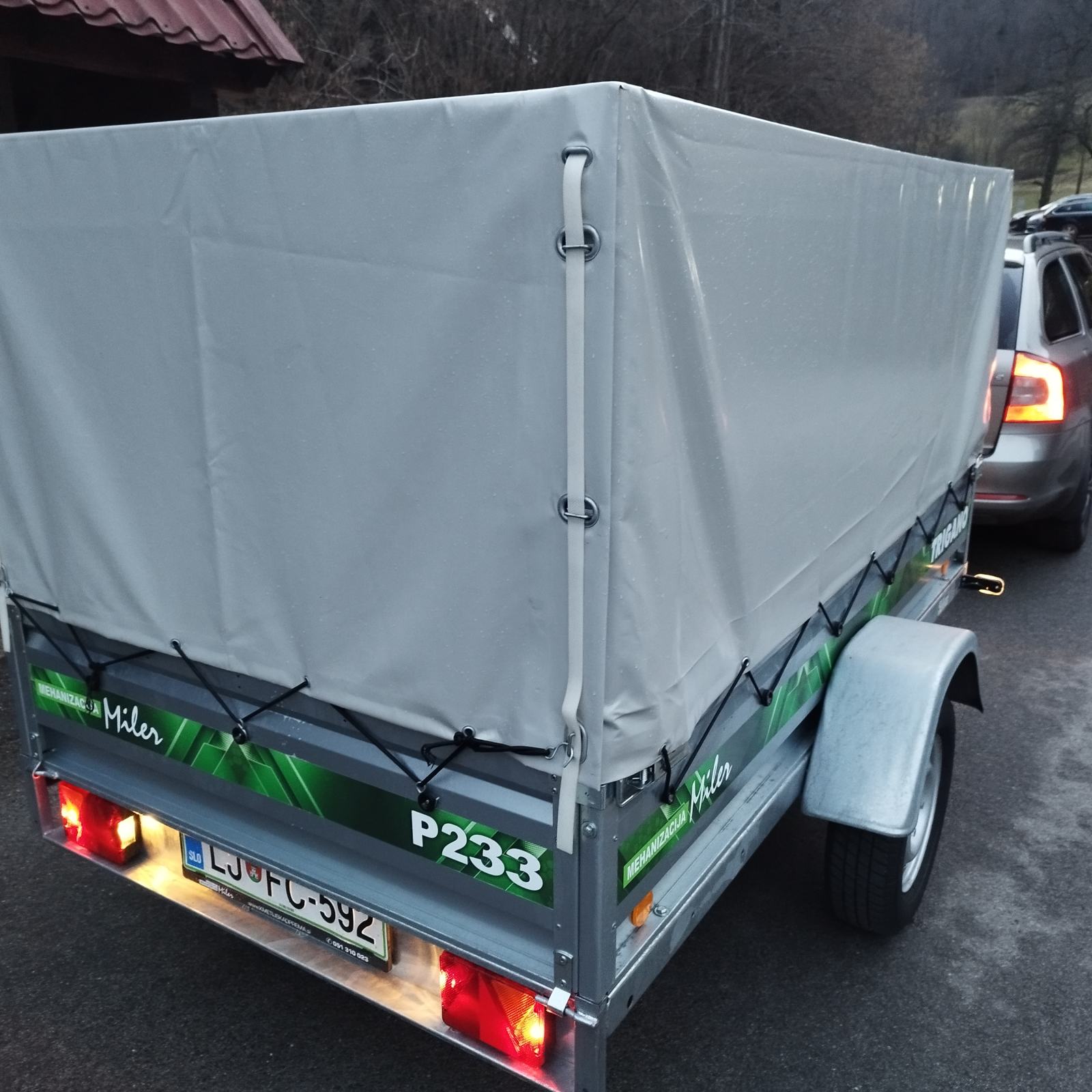 Ponjava z ogrodjem Trigano P233