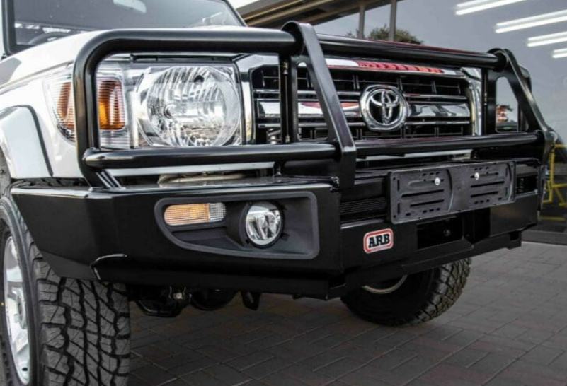 ARB Deluxe Bull Bar Toyota Land Cruiser 70 Series