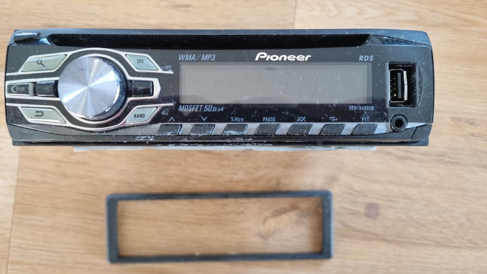 Avtoradio Pioneer DEH-3400UB