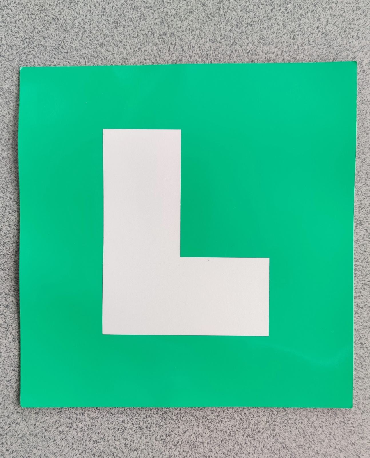 Odsevna magnetna L tablica za vožnjo s spremljevalcem