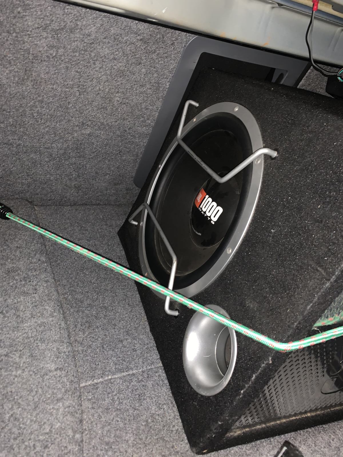 Prodam vufer JBL 1000w