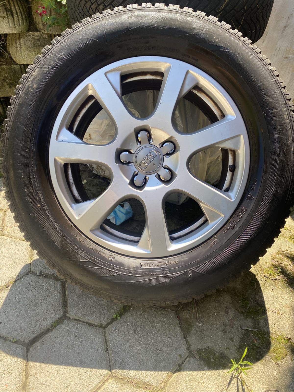 Zimske gume-235/65r17