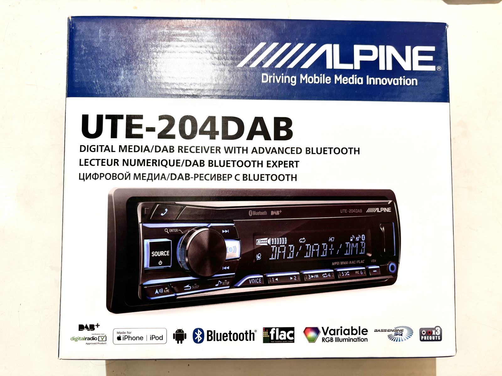 Alpine UTE-204DAB avtoradio