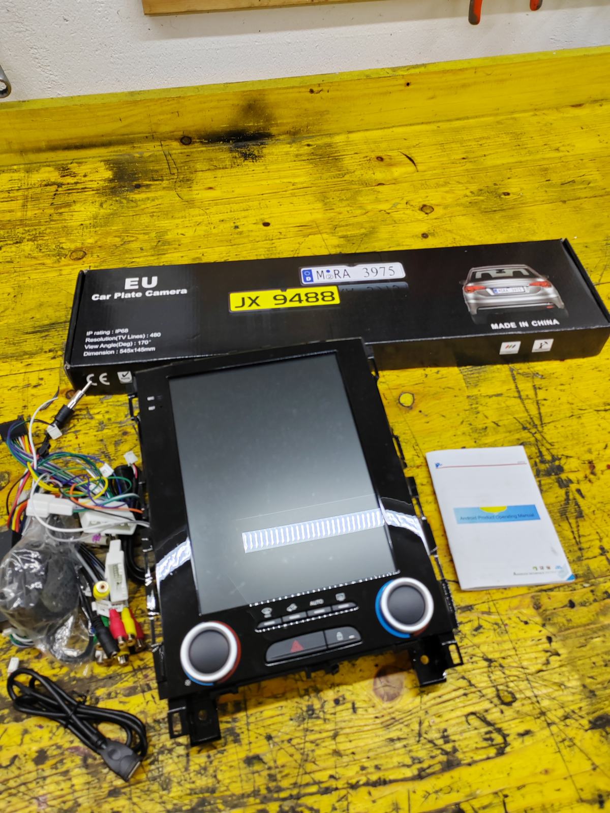 Prodam čisto nov touch screen avtoradio za Renault + zadnja kamera