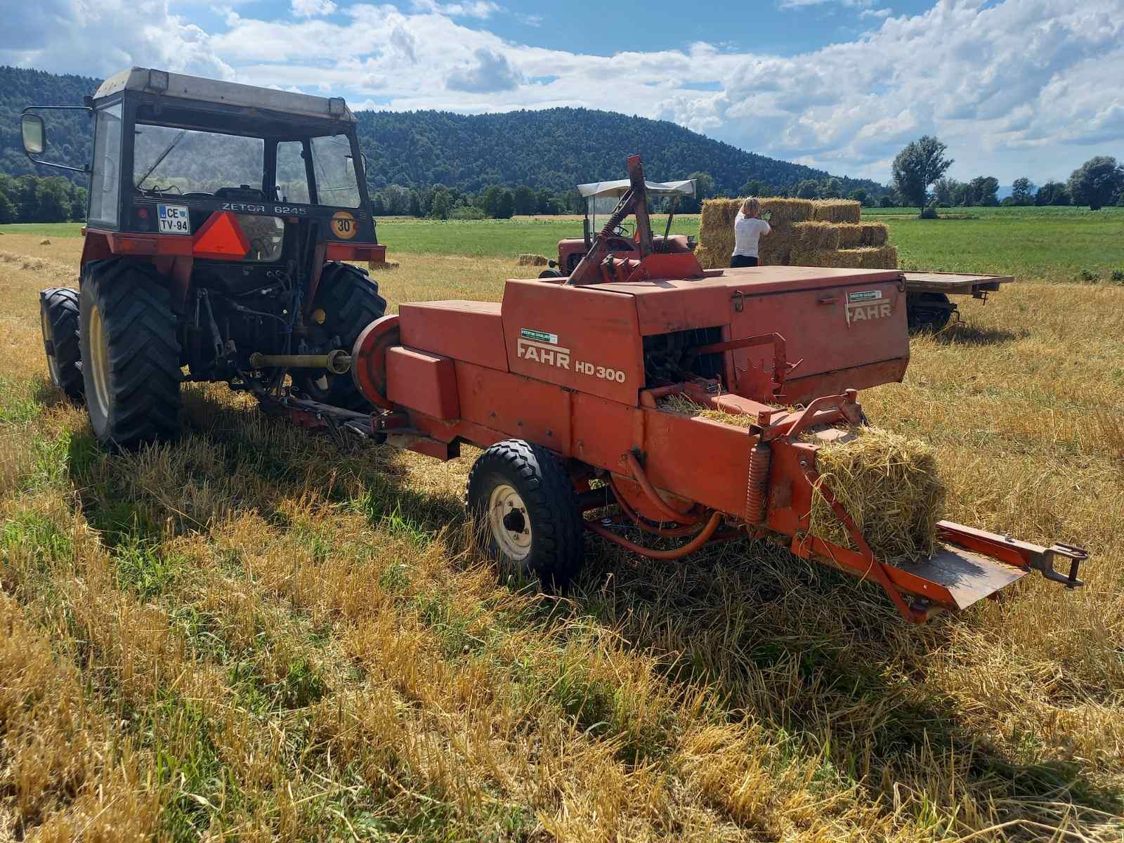 Balirka za štirioglate bale