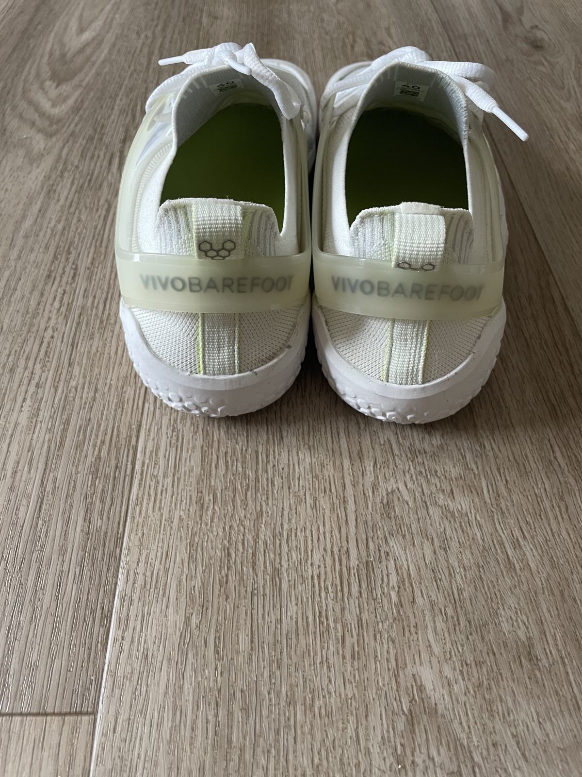 Vivobarefoot teniske št. 40