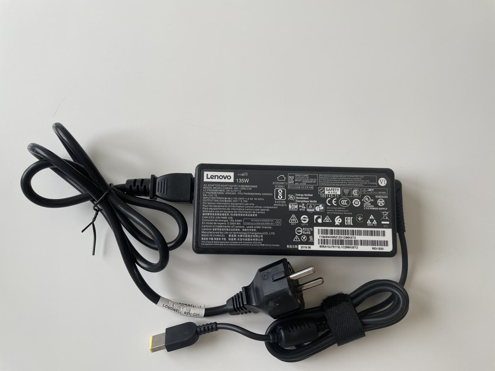 Lenovo 135W AC Adapter (slim tip) napajalnik/polnilec za prenosnik