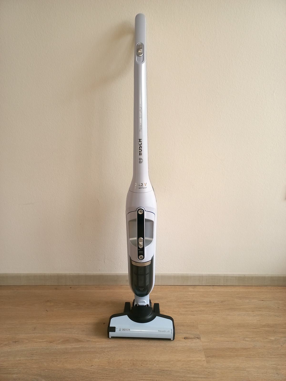 Bosch Flexxo BCH3K255 pokončni baterijski sesalnik