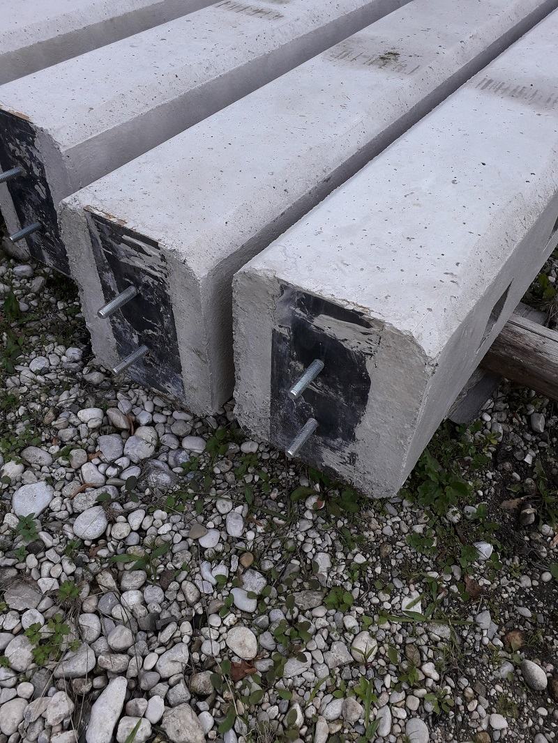 BETONSKI STEBRI , STEBRI ZA KOZOLEC,NADSTREŠEK,STROJNO LOPO