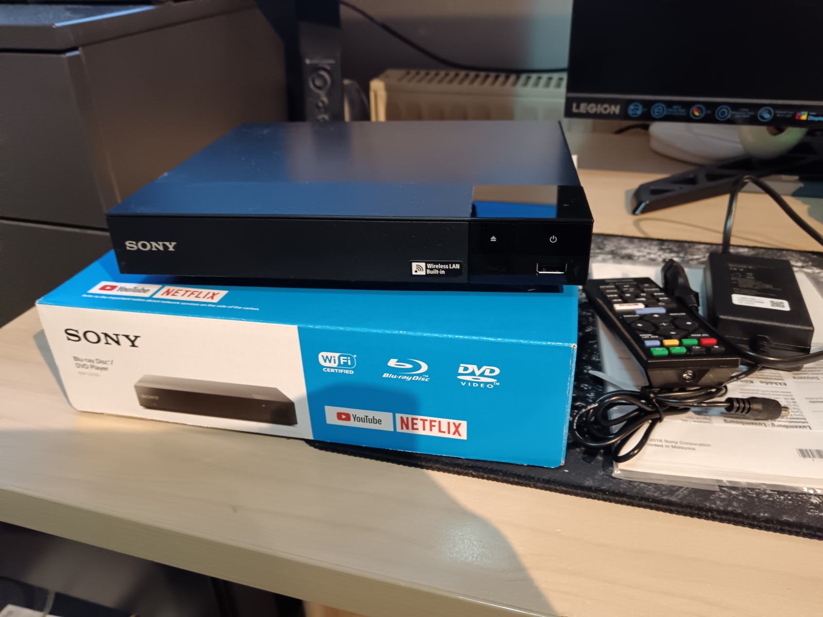 Sony predvajalnik Blu-Ray DVD BDP-S3700, WiFi, NETFLIX in YOUTUBE