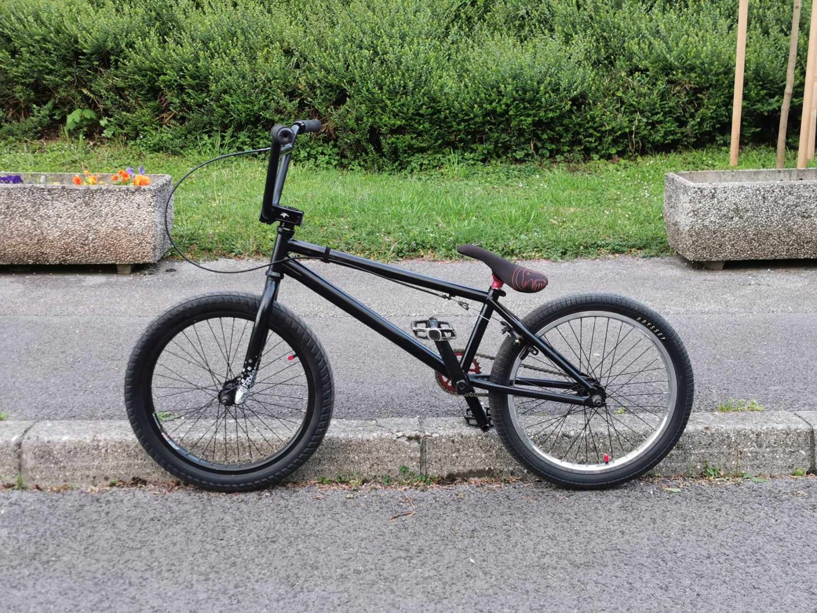 Mutiny Loosefer BMX kolo sestavljeno po delih