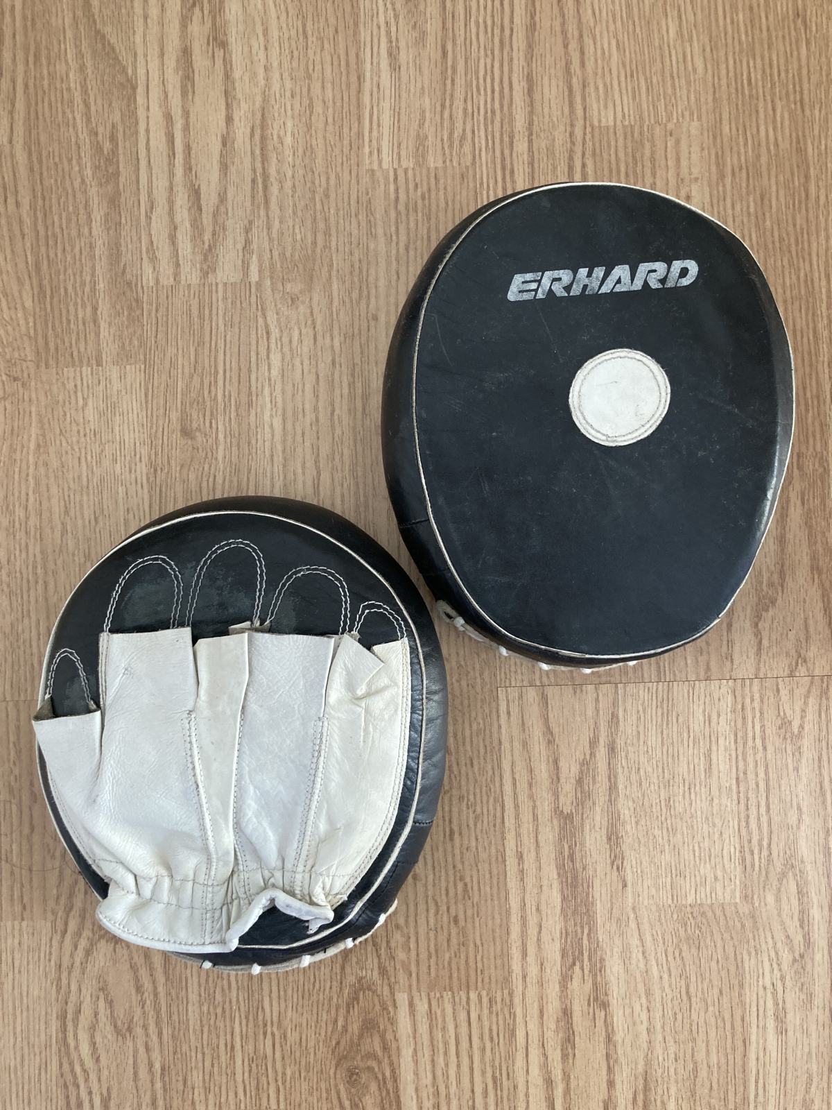 Usnjeni fokuser za borilne športe (boks, karate)