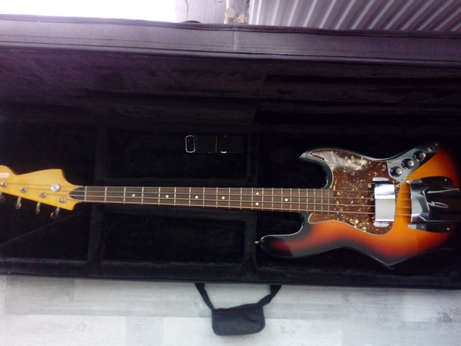 Bas kitara Fender Jazz Bass (Framus model)