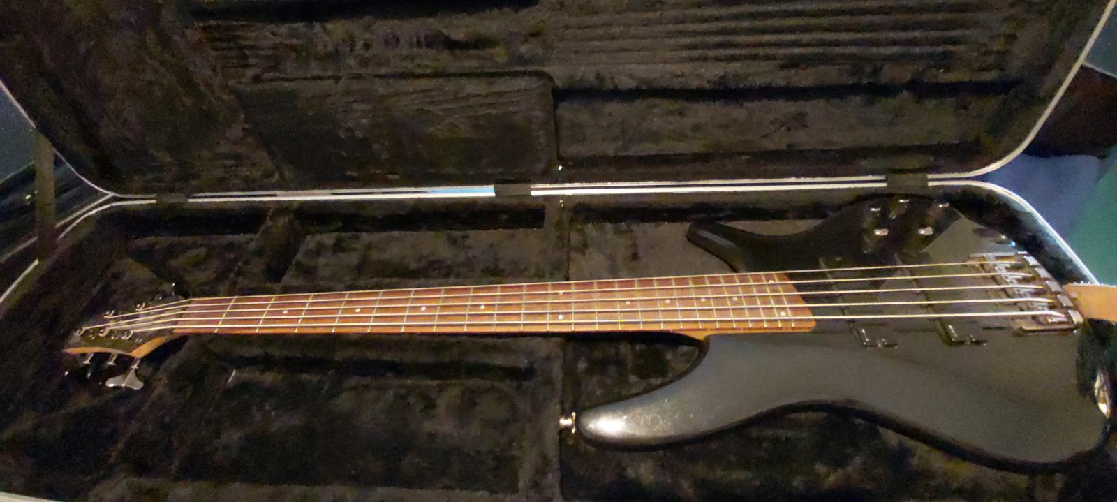 Bas kitara in ojačevalec