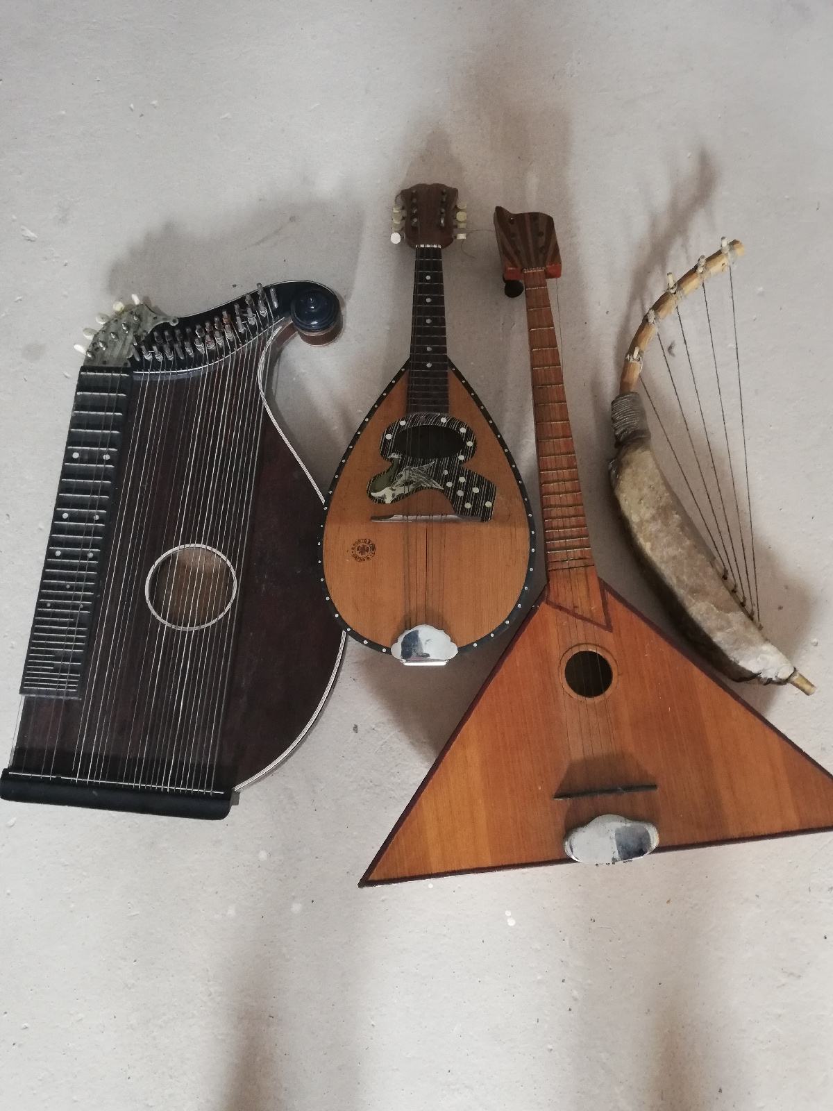 Citre in glasbila na sliki