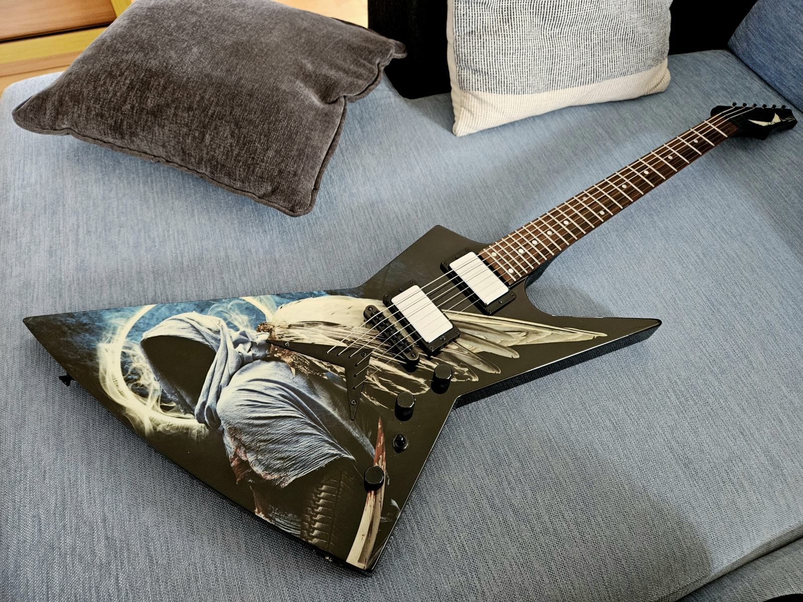 Dean Angel of deth 2 Dave Mustaine sig. Explorer