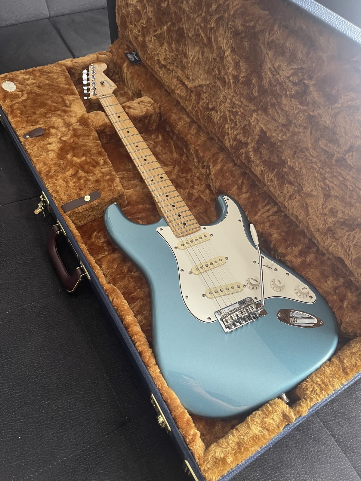 Električna Kitara Fender Stratocaster MIM + Kovček (beri opis)
