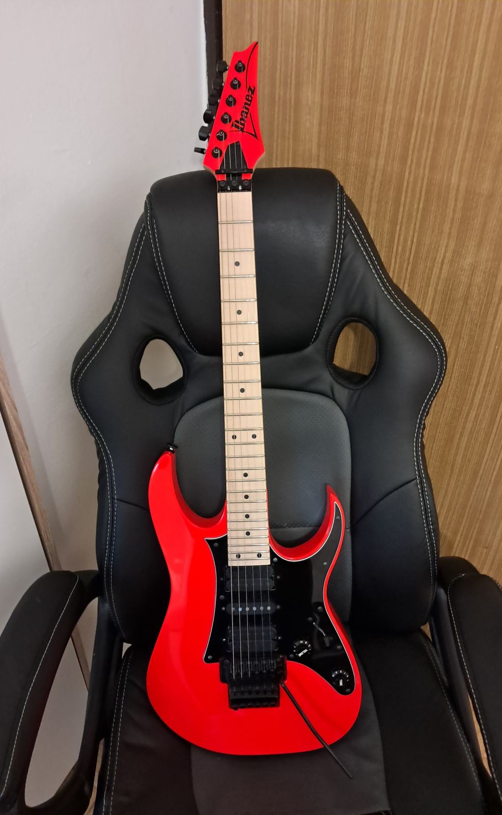 El. kitara Ibanez RG 550 Genesis (made in japan) kot nova+kovček