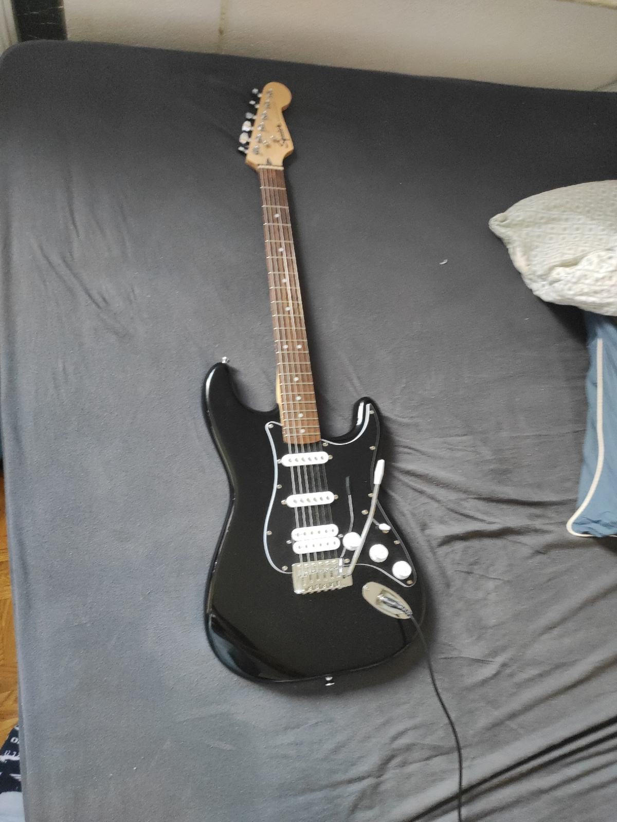 Električna kitara squier bullet stratocaster.