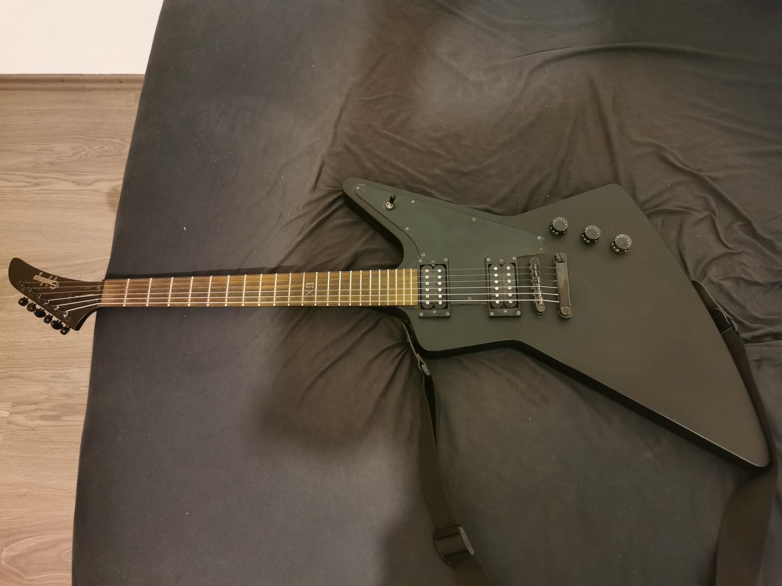 Epiphone Goth Explorer