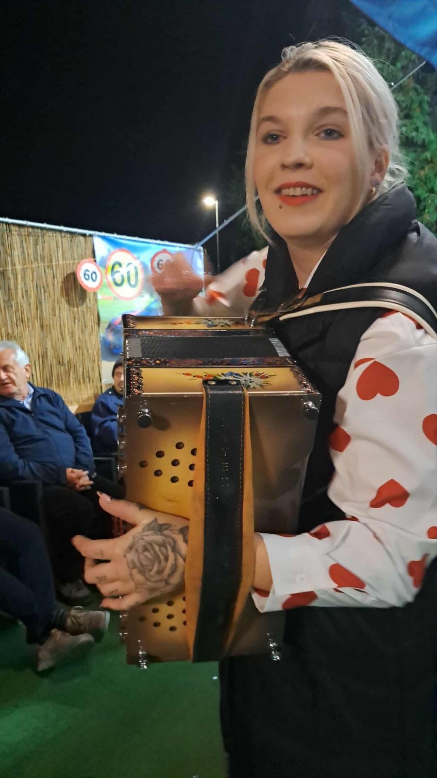 išče se kitarist
