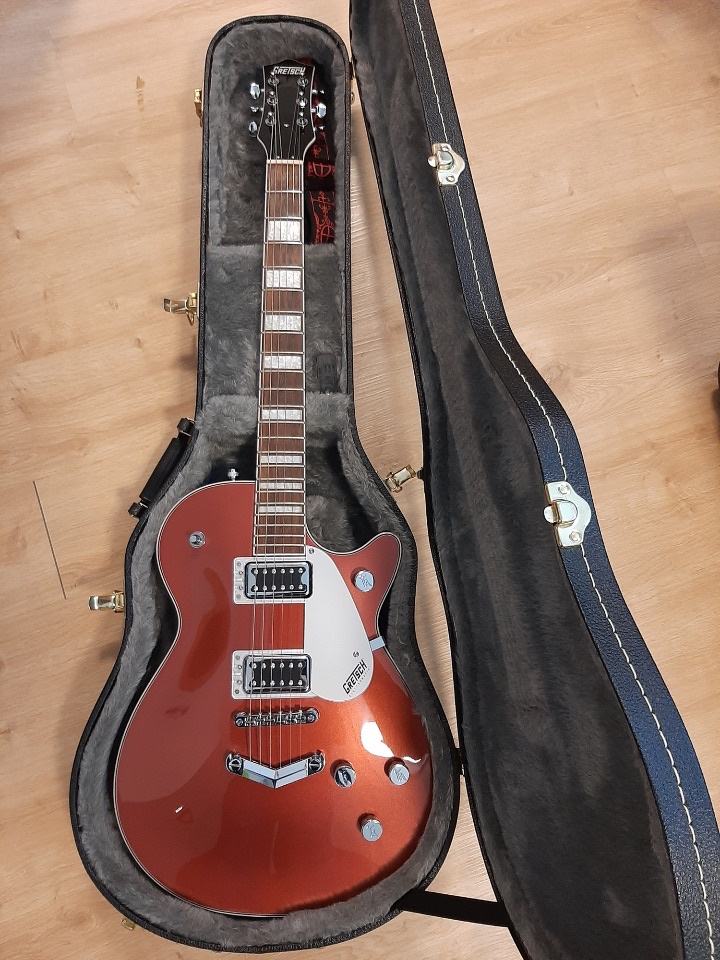 Prodam novo Gretsch gitaro s kovčkom. Cena: 450
