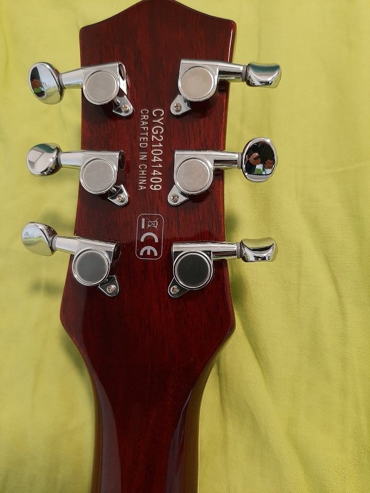 Ptodam novo GRETSCH gitaro s kovčkom.
