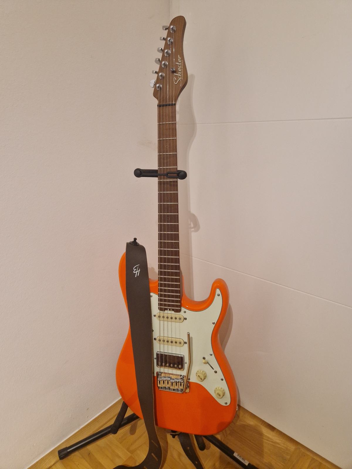 Schecter Nick Johnston HSS Atomic Orange (Fender Stratocaster oblika)