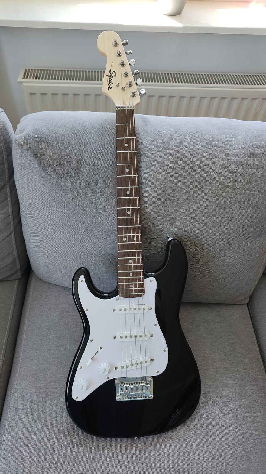 Squire mini Stratocaster - za levičarje