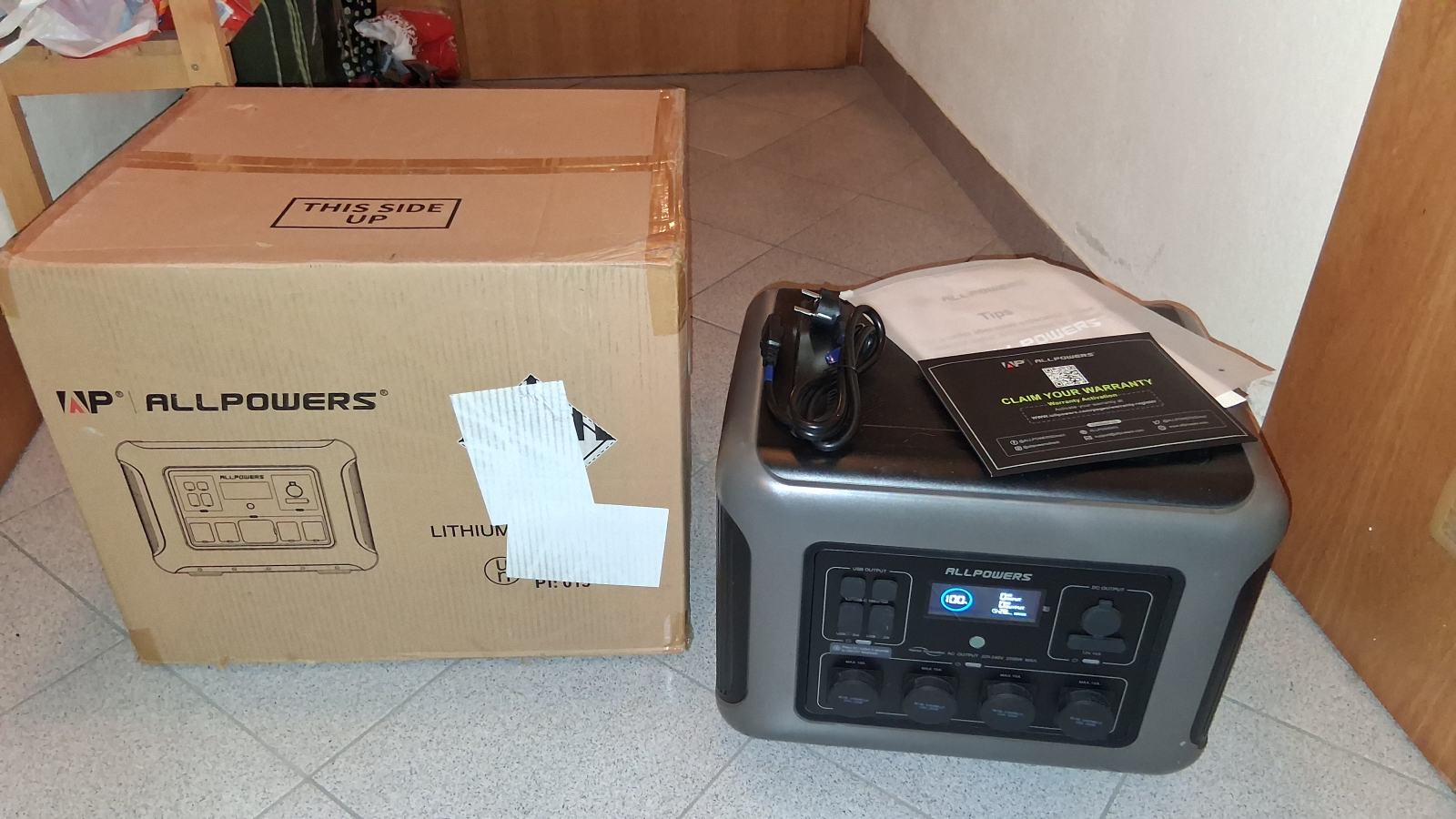 Hranilnik energija - powerbank - za kampiranje ipd.