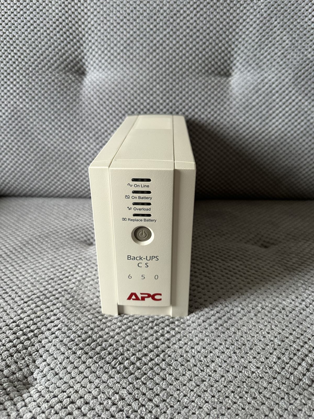 UPS APC Back-UPS BK650EI z 650VA moči