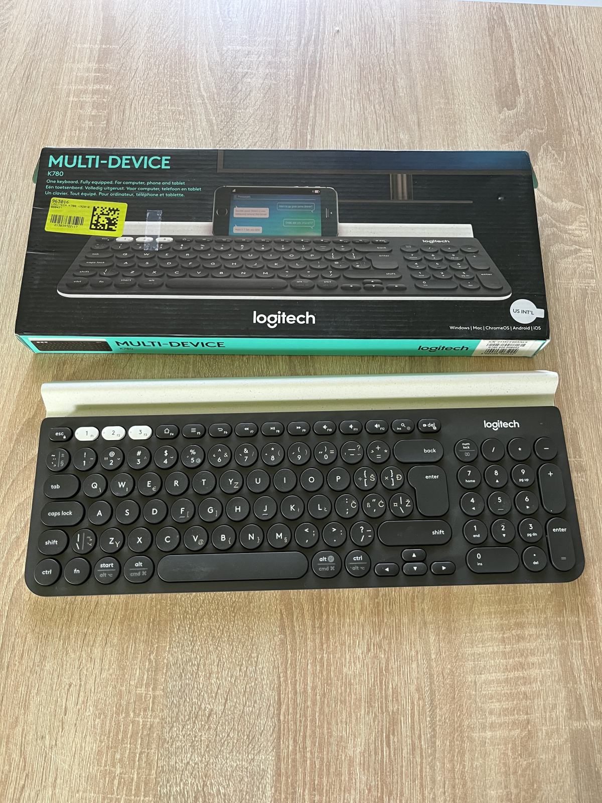 Logitech K780 brezžična tipkovnica (Kot nova)