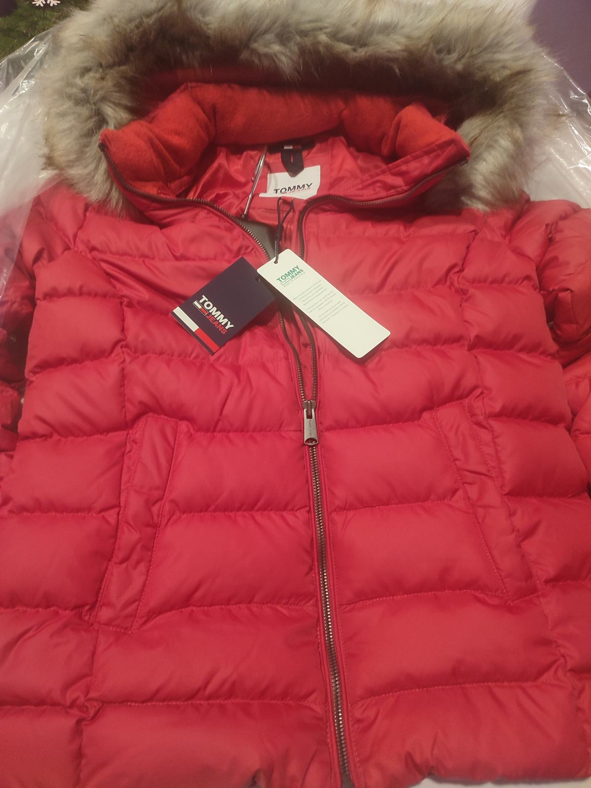 Prodam čisto novo Tommy Jeans bundo